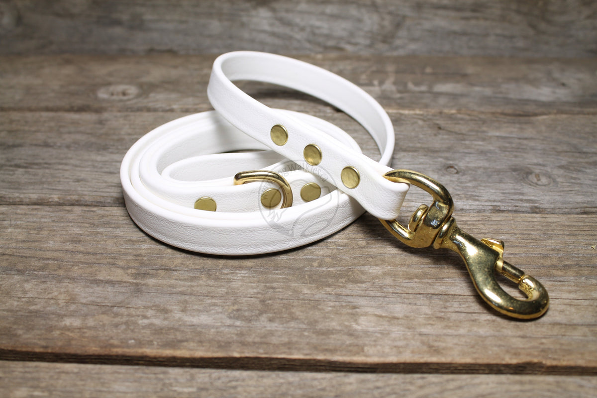 Snow White Biothane Dog Leash - Regular 16mm (5/8") width – Dog Walkies.ca